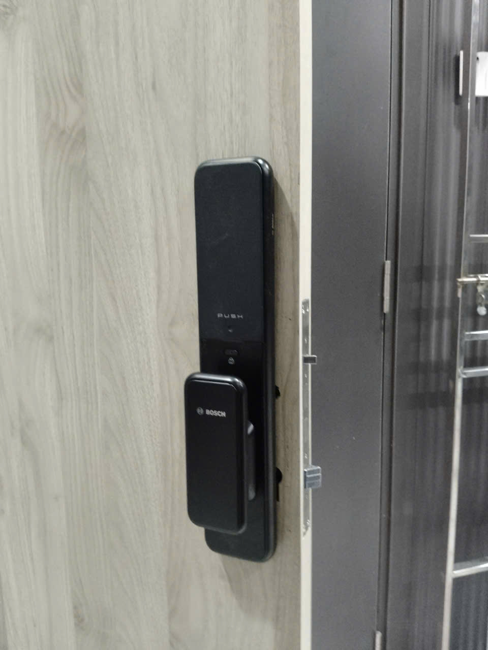 Lắp đặt khóa điện tử Bosch quận Hà Đông (Hà Nội) - Khóa cửa điện tử Bosch